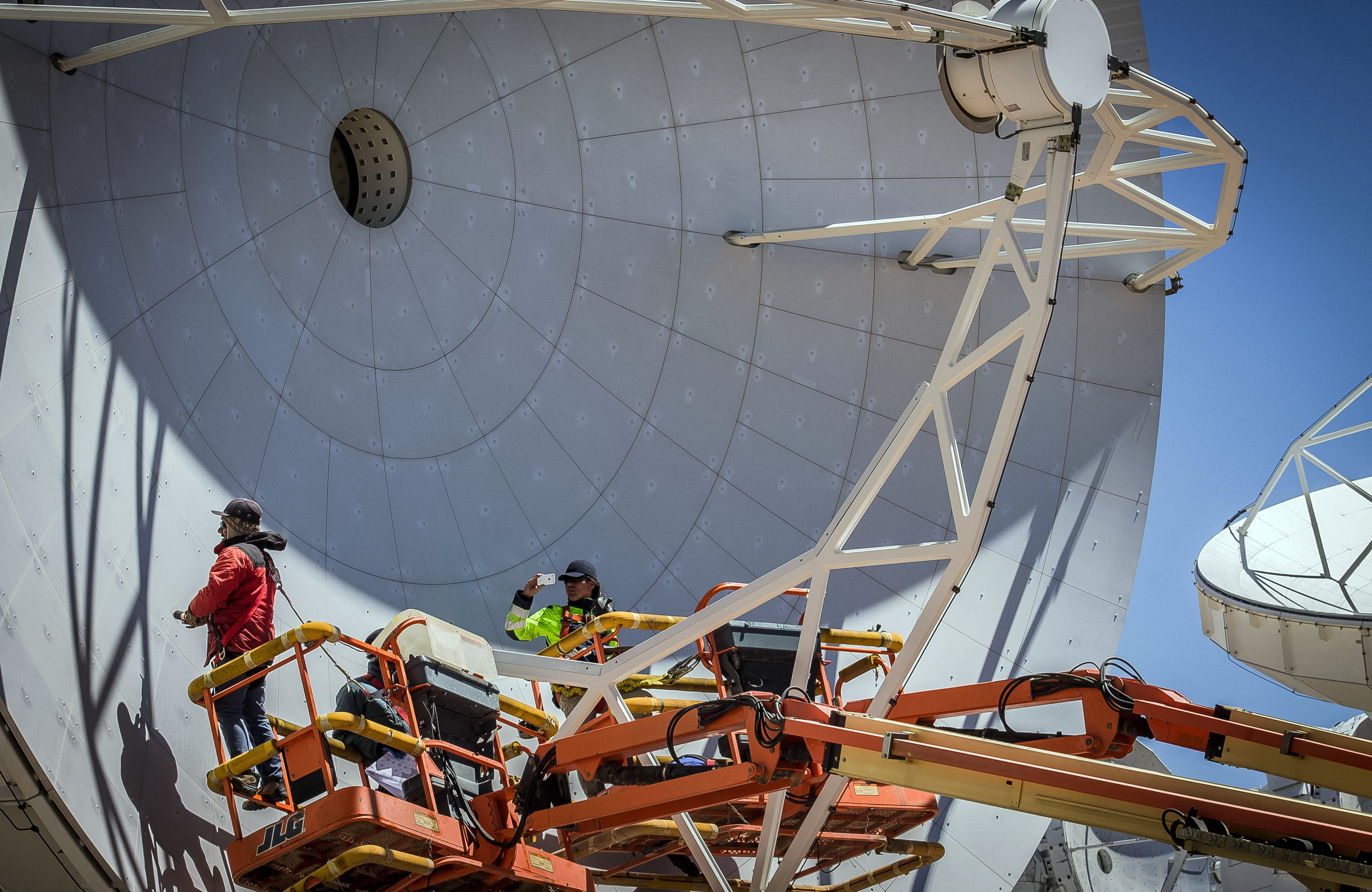 ALMA repair close-up | ESO España