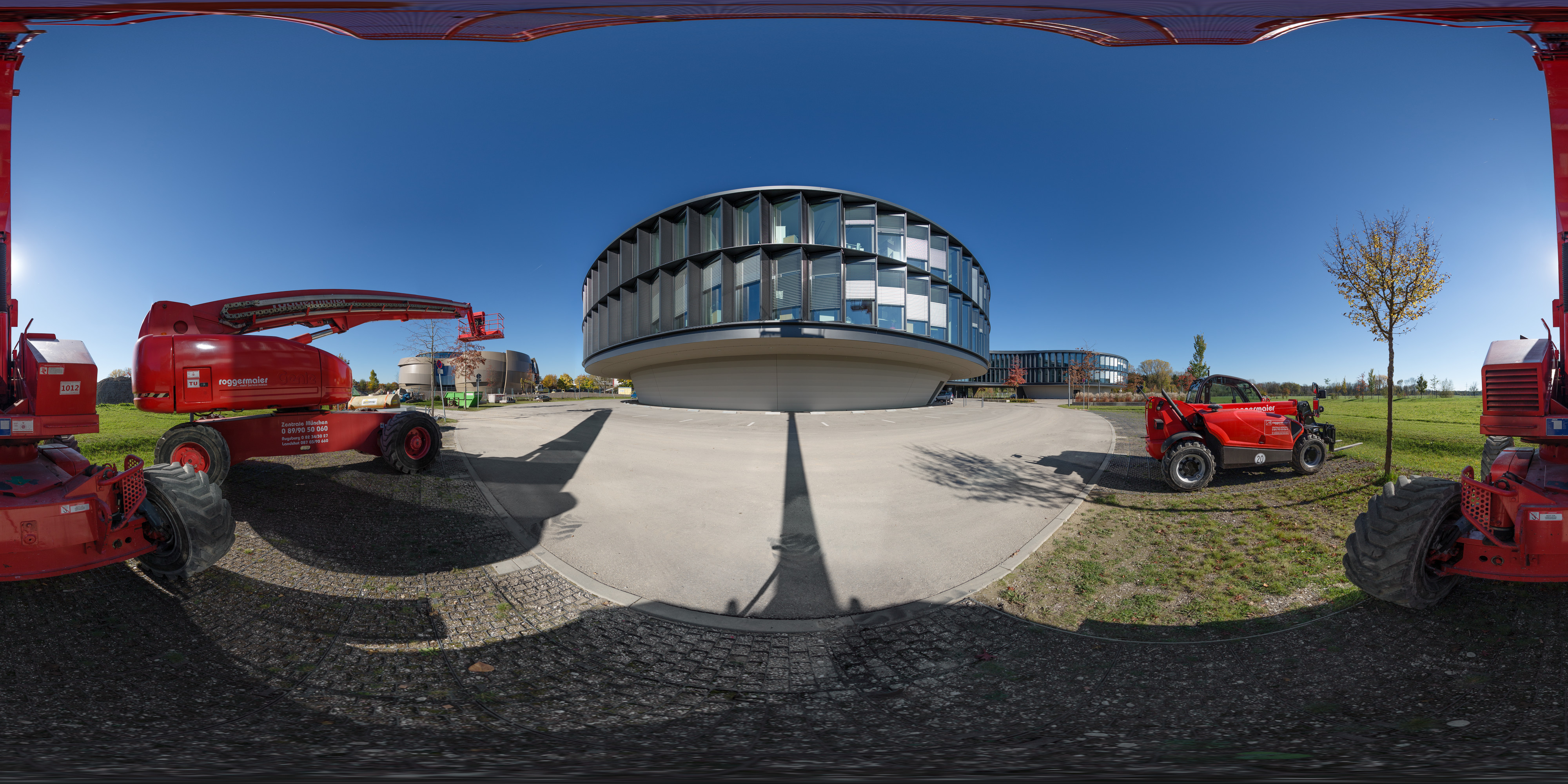 New building and cranes at ESO Headquarters | ESO