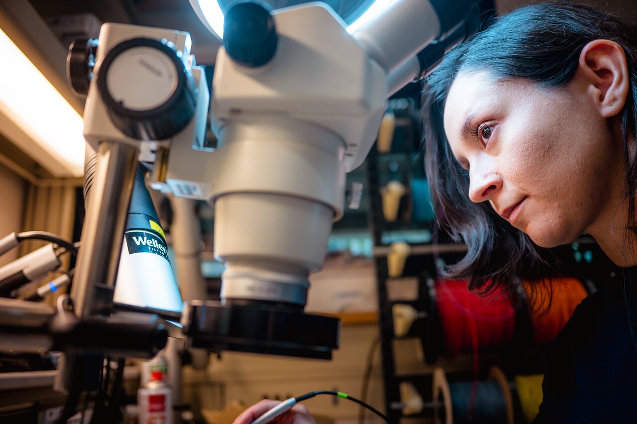 Greidy Castellanos at the General Electronic Lab | ESO