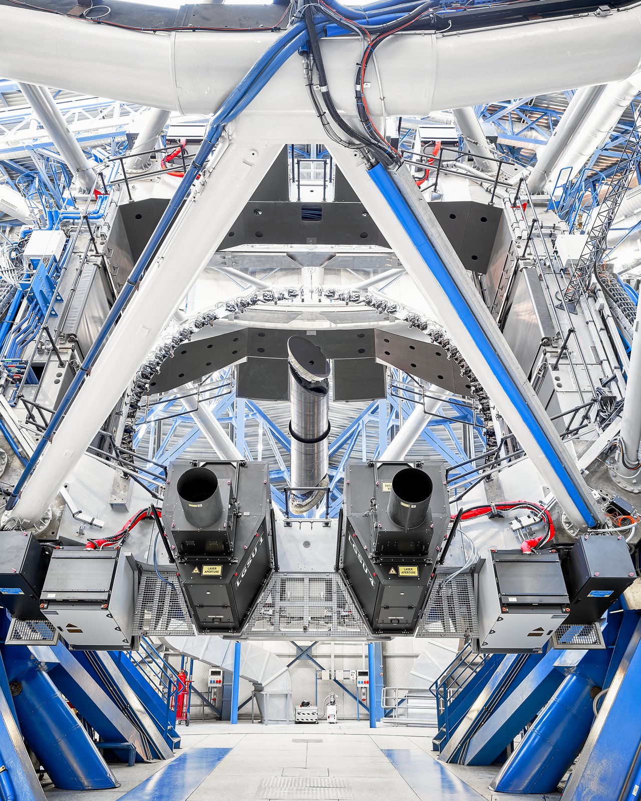 VLT mechanics | ESO Ireland