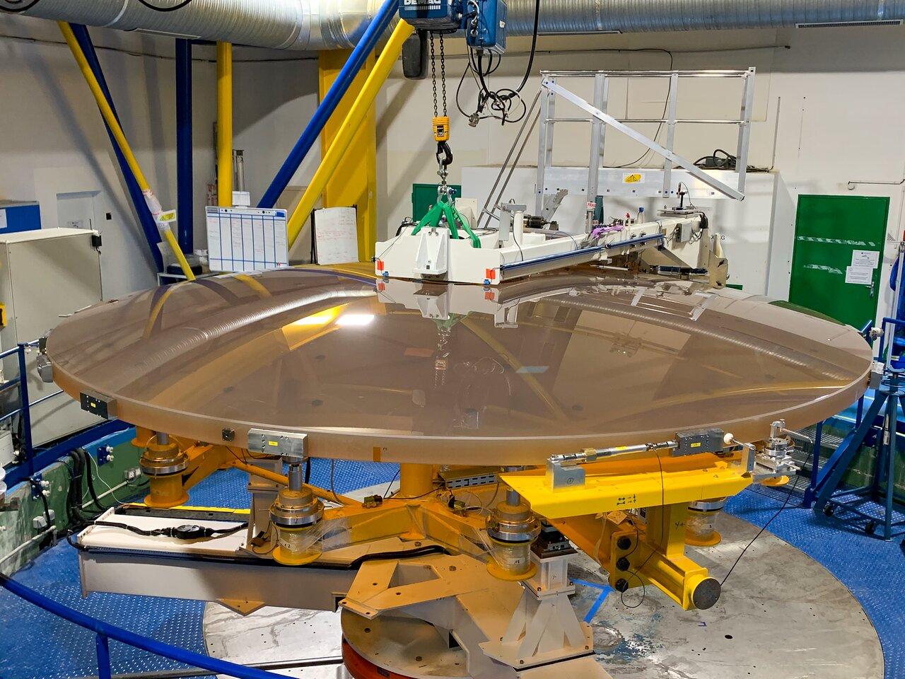 The ELT M2 mirror in metrology | ESO