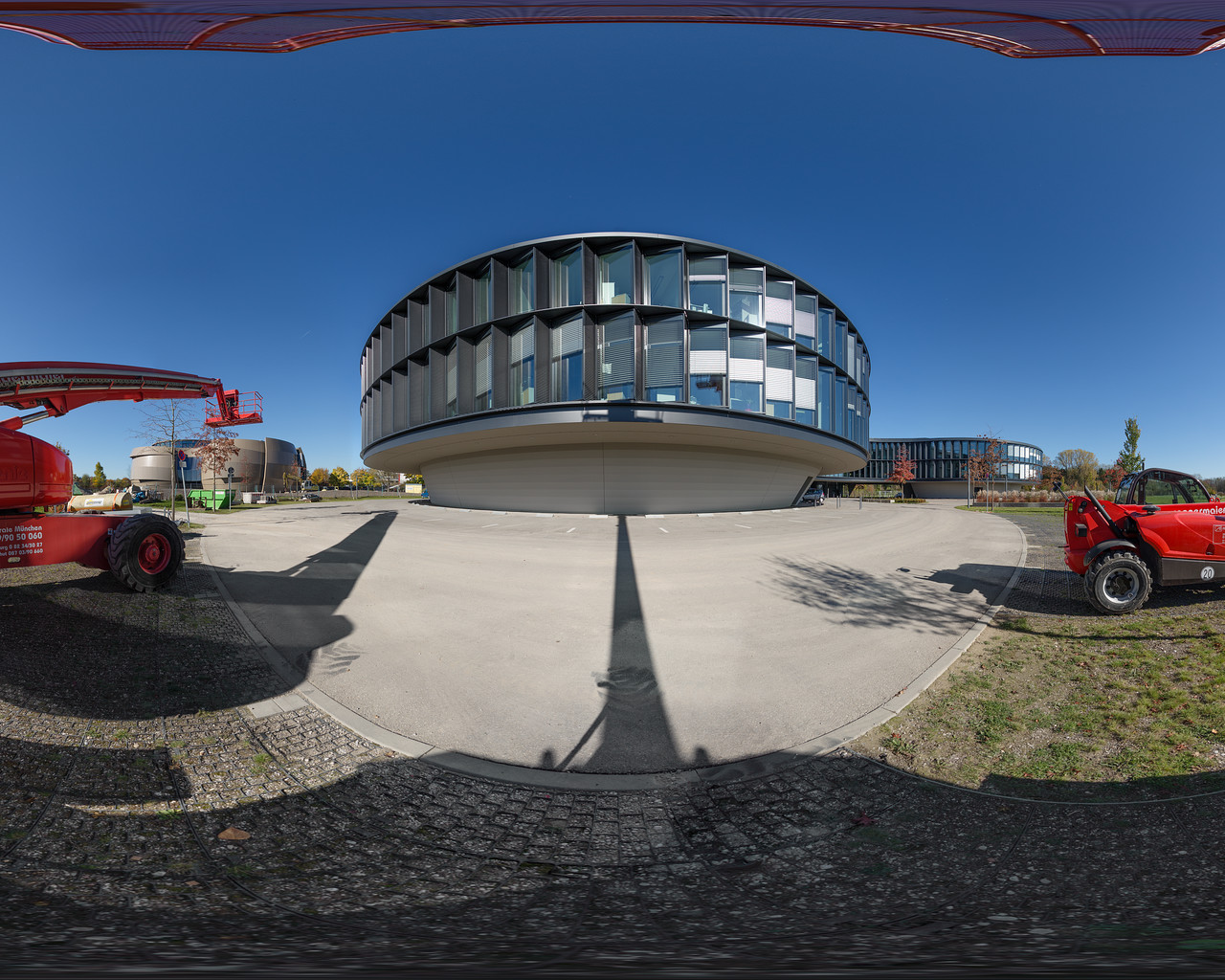 New building and cranes at ESO Headquarters | ESO