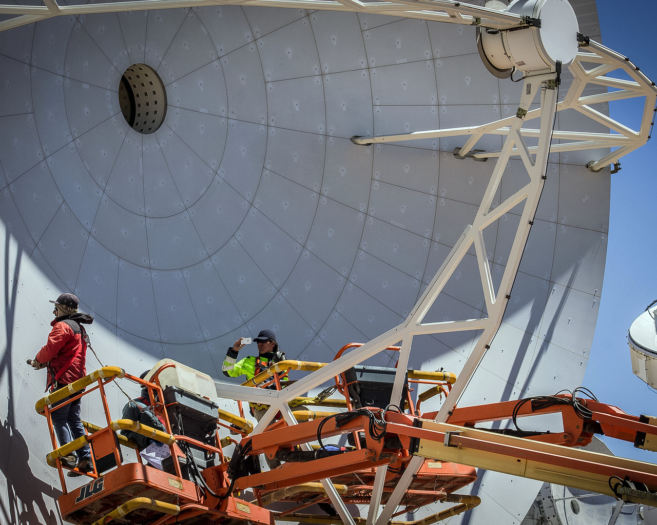 ALMA repair close-up | ESO España