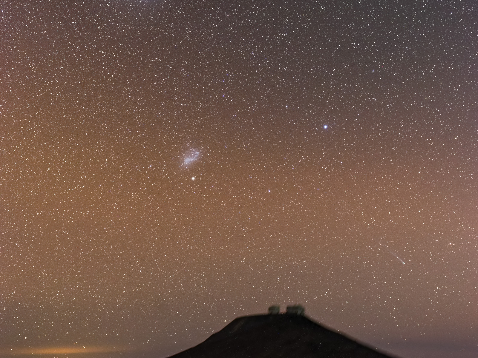 Comet over Paranal | ESO Ireland