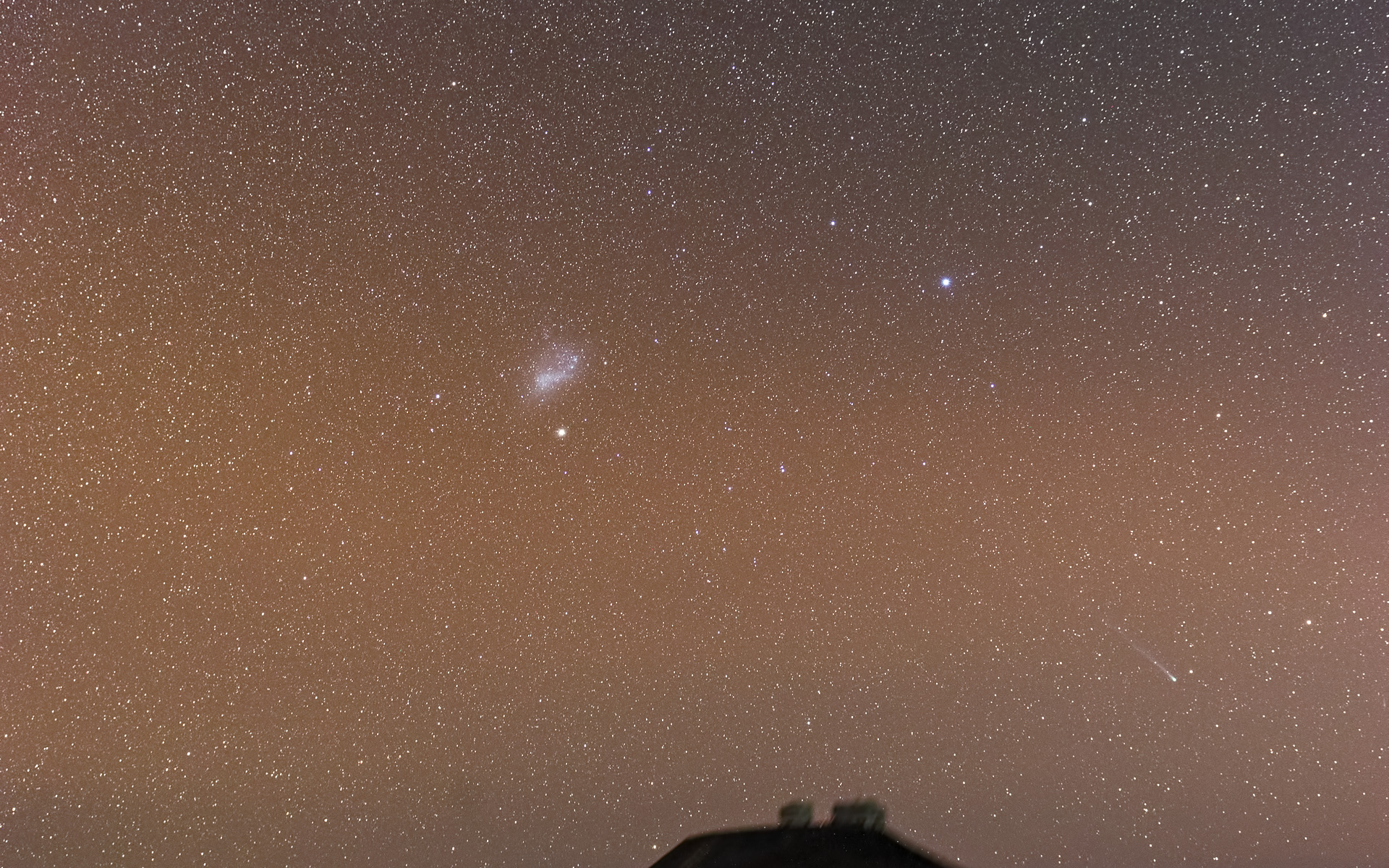 Comet over Paranal | ESO Ireland