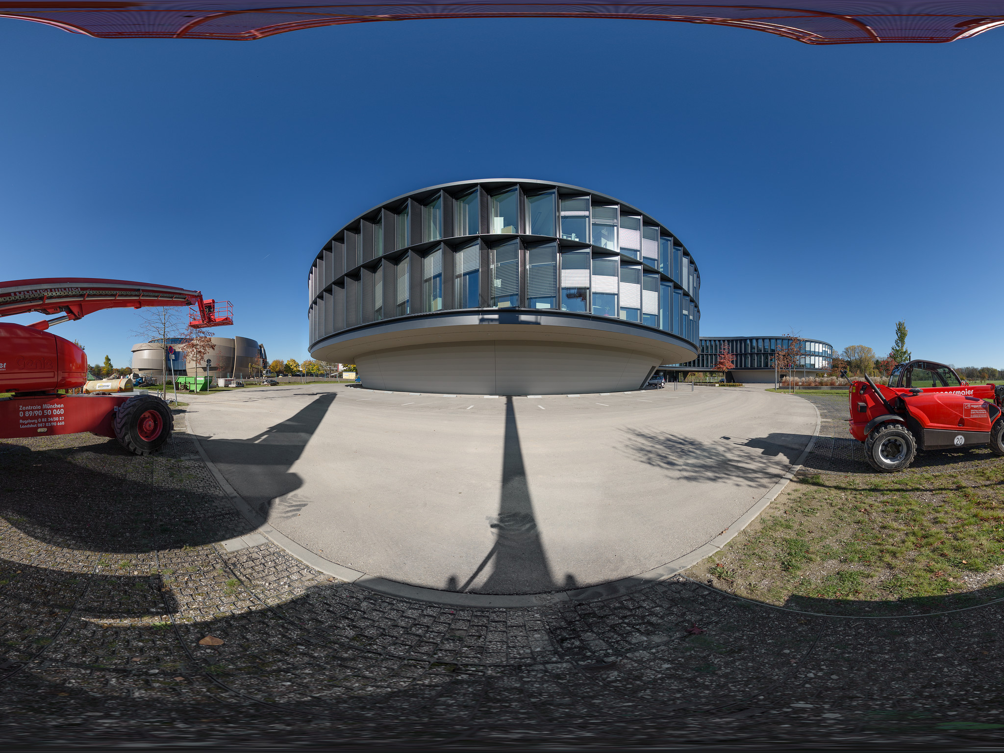 New building and cranes at ESO Headquarters | ESO