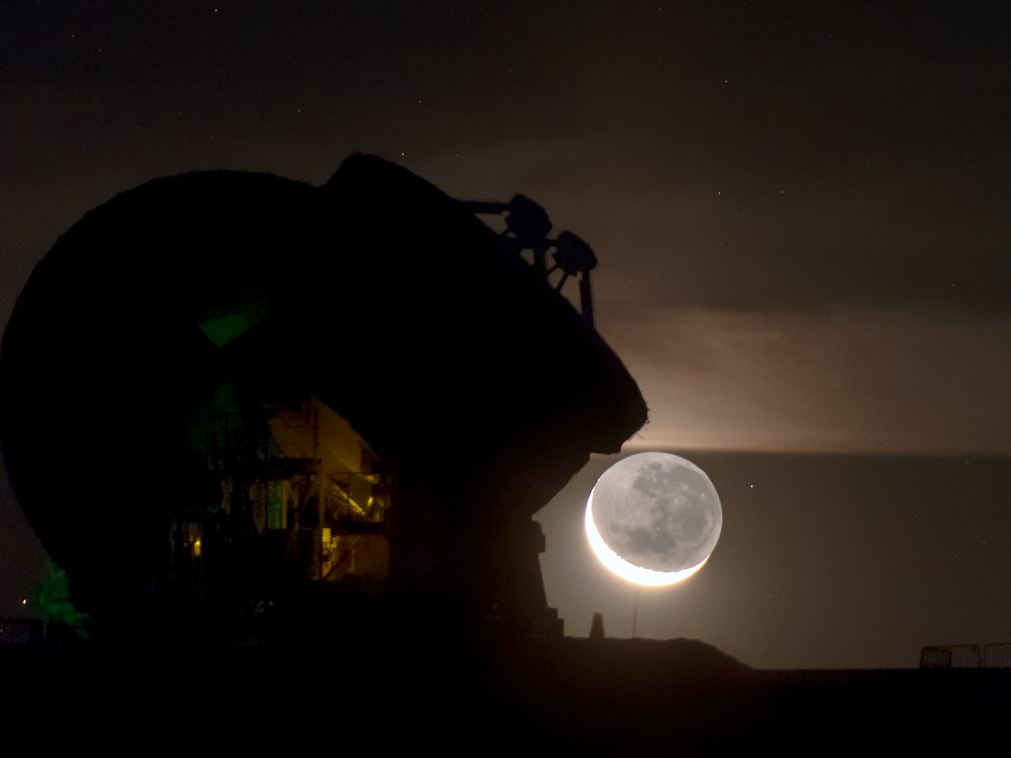 Slice of Moon over ALMA | ESO Svizzera